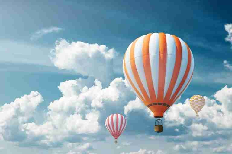 Découvrez la magie d’un vol en montgolfière au-dessus des châteaux de ...